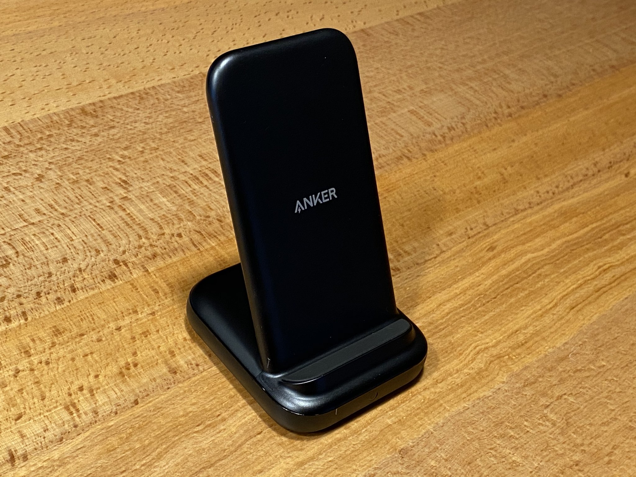 【Anker PowerWave 10 Stand with 2 USB-A Ports レビュー】Qi認証ワイヤレス充電とUSB充電が同時にできる便利なモバイル端末用充電器 | ガジェルバ